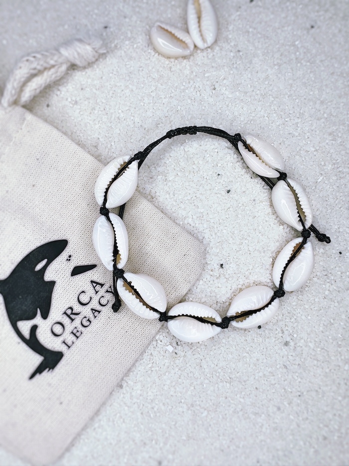 Cowrie shell bracelet - Black&White - Orca Legacy